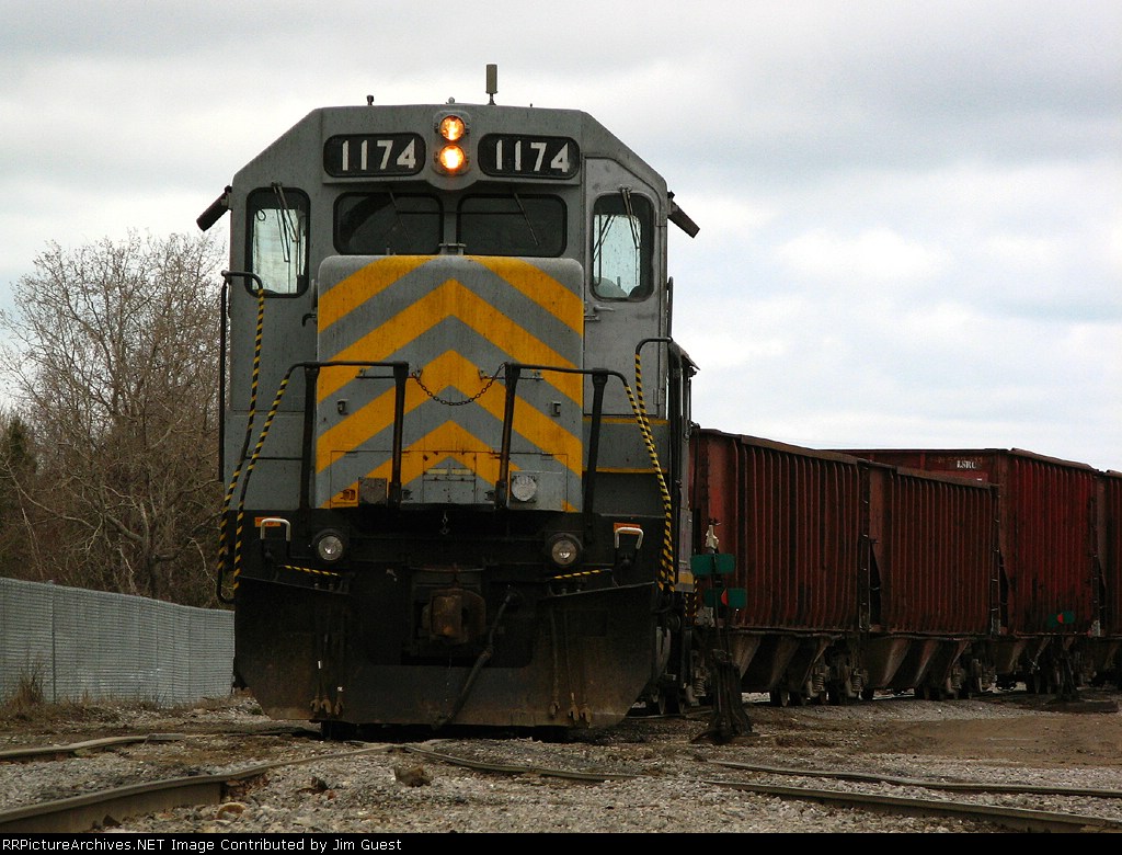LSRC GP40M-3 1174 in the yard